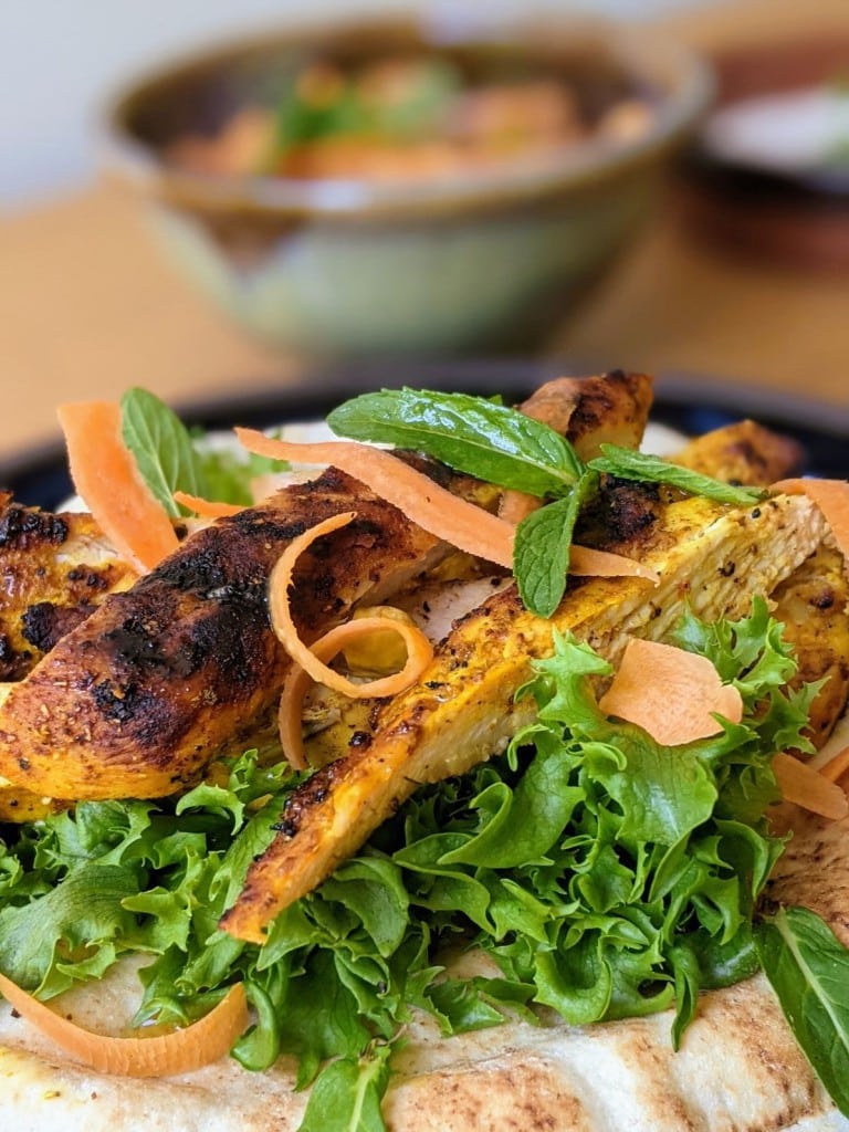 Poitrine de dindon Shawarma, salade de carottes, pistaches et miel