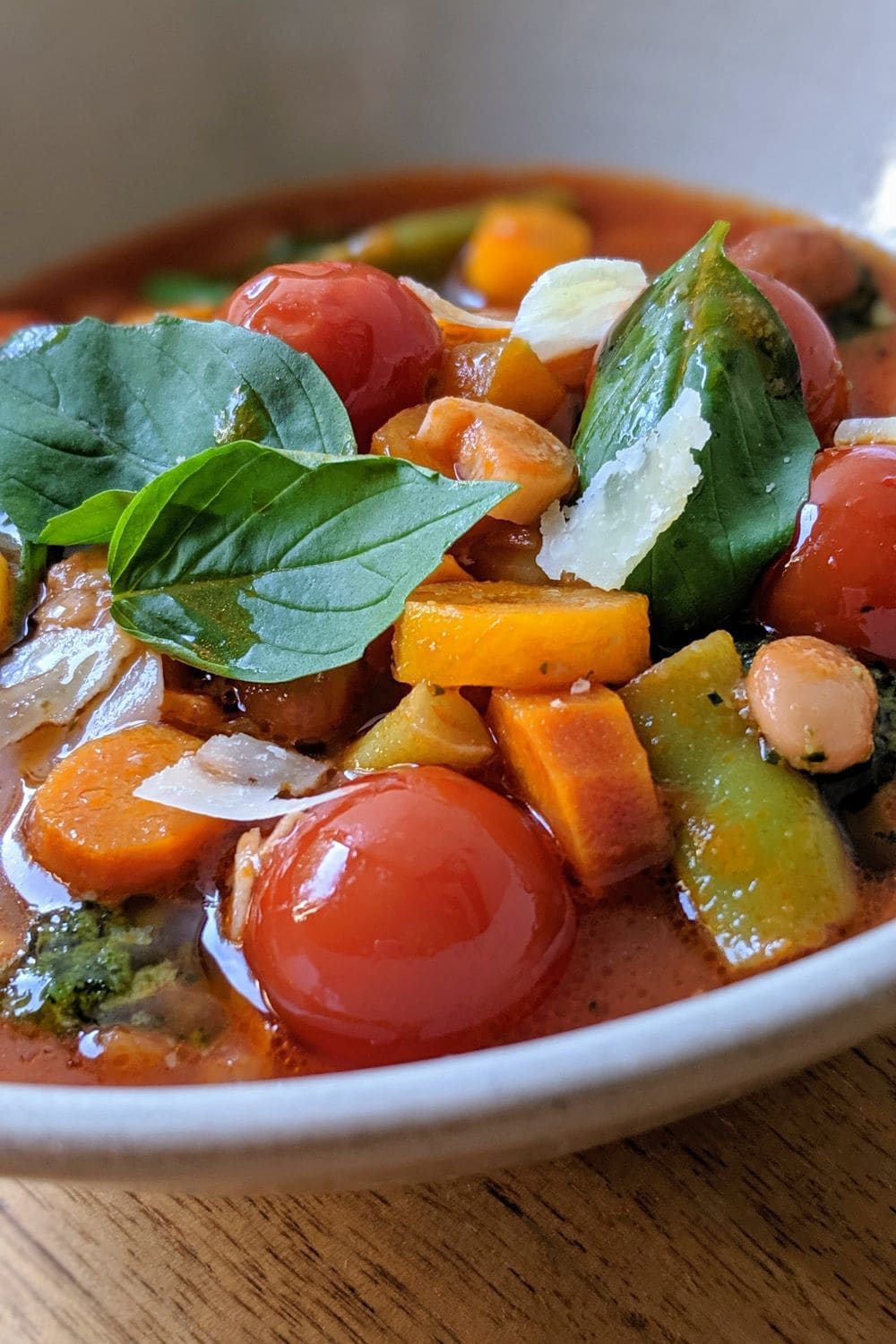 Soupe minestrone classique aux haricots cocos